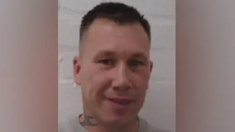 Robber Darren Burdfield absconds from Spring Hill prison