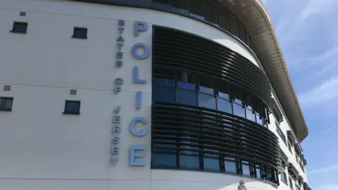 Siblings sentences for making abusive calls to police