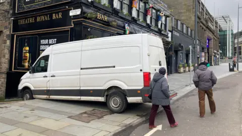 Sat-nav errors blamed as vehicles stranded on Edinburgh steps