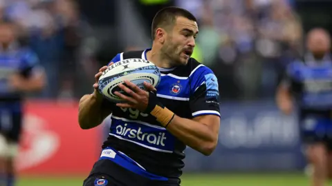 Fans mark Austen's 250th birthday in Regency style