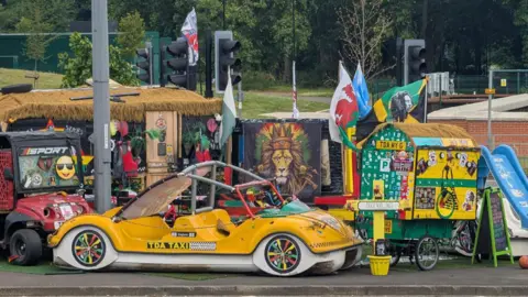 Derby City Council removes man living on road island