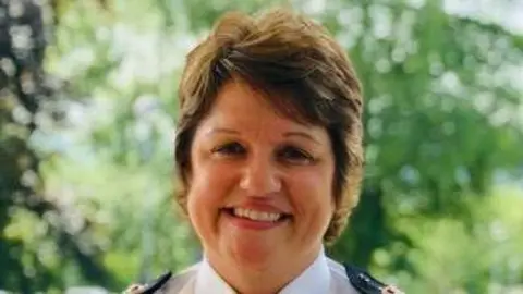 Gwent Police: Chief Constable Pam Kelly to retire