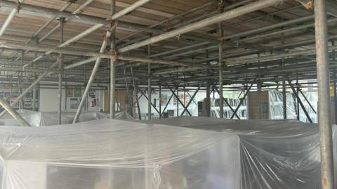 RAAC discovery in Devon college causes major concern - BBC News