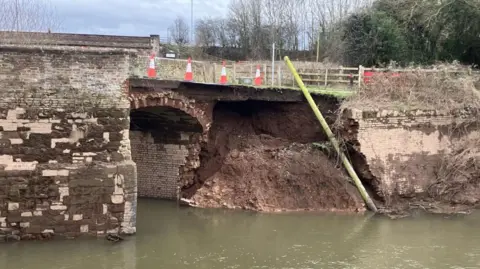 Collapse forces closure of Worcester's Old Powick Bridge