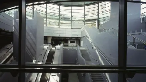 Tube: Jubilee line extension celebrates 25 years
