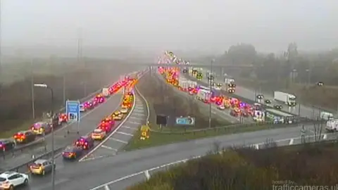 Long M1 southbound delays back to London Luton Airport junction