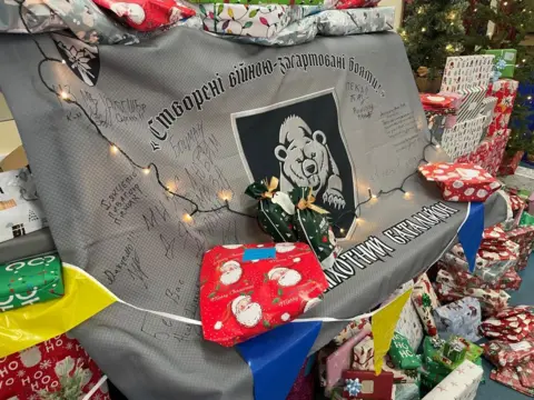 Framlingham volunteers wrap 6,500 gifts for Ukrainian children