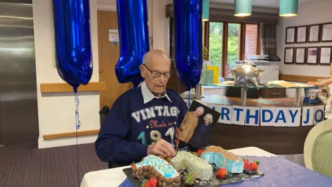 Warwickshire's oldest man toasts 111th with Abba tribute act's help