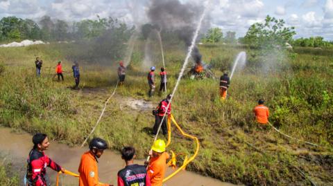 Kebakaran hutan dan lahan: Dumai ditutupi kabut asap, karhutla tahun ini dikhawatirkan 'lebih ...