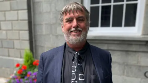 Guernsey States' pensions 'unlikely to keep pace with wages'