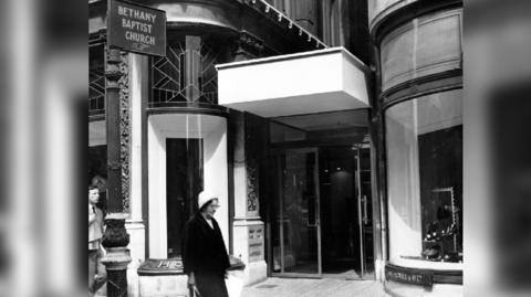 House of Fraser: Howell's renovation reveals historic Chapel - BBC News