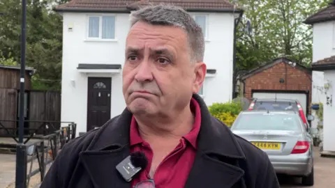 Slough residents 'horrified' after Tetra mast installed