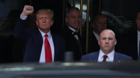 Donald Trump: Former US President chop arrest on criminal charges - BBC ...