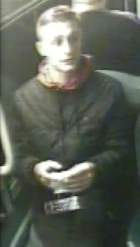 Croydon: Appeal after man stabbed for challenging feet on bus seat