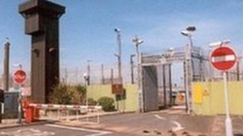 Inspectors praise progress at Magilligan Prison - BBC News