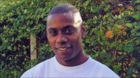 Police appeal over east London murder of Wayne Powell - BBC News