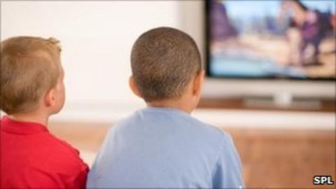 Too much screen time 'risks children's mental health' - BBC News