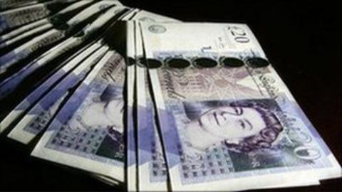 Shops warned over fake £20 notes in Devon - BBC News