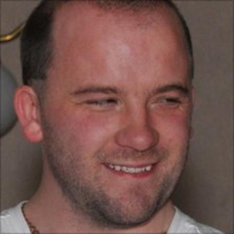 Dominic Bibby death inquiry: Search for men intensifies - BBC News