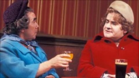 Ronnie Corbett Christmas return: Puns upon a time - BBC News