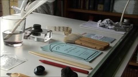 Female Torah scribe observes and battles tradition - BBC News