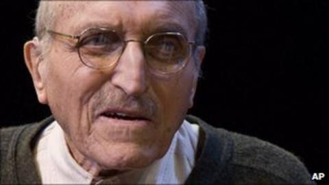 Seinfeld actor Len Lesser dies aged 88 - BBC News