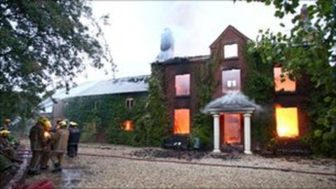 Osbaston House mansion being demolished - BBC News