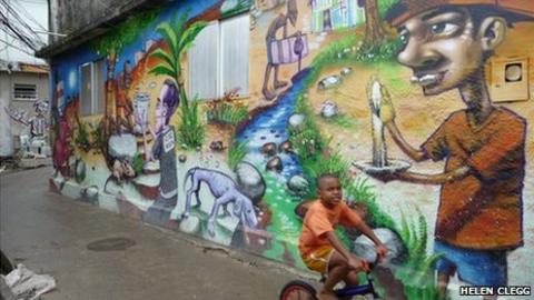 Rio de Janeiro's favelas reflected through art - BBC News