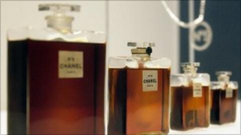 Chanel No 5: The story behind the classic perfume - BBC News