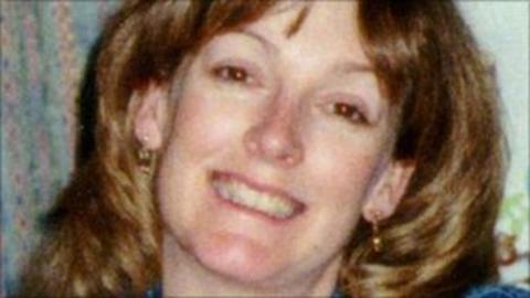 Nat Fraser in court over murder of wife Arlene - BBC News