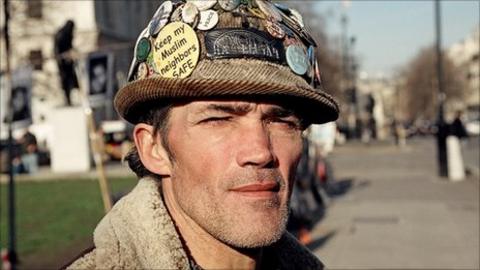 Brian Haw memorial: Sir Mark Rylance leads campaign - BBC News