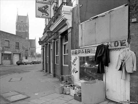 Then and now: Hackney revisited - BBC News