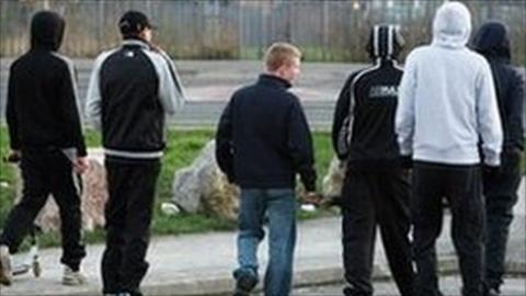 Study turns spotlight on Glasgow street gangs - BBC News