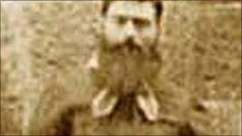 Remains of Australian outlaw Ned Kelly identified - BBC News