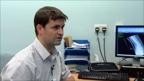 Glasgow surgeon using ultrasound to treat fractures - BBC News