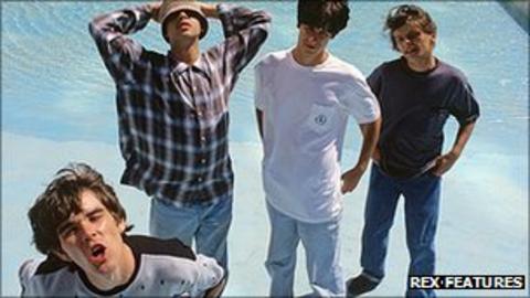 The Stone Roses to reunite for tour - BBC News