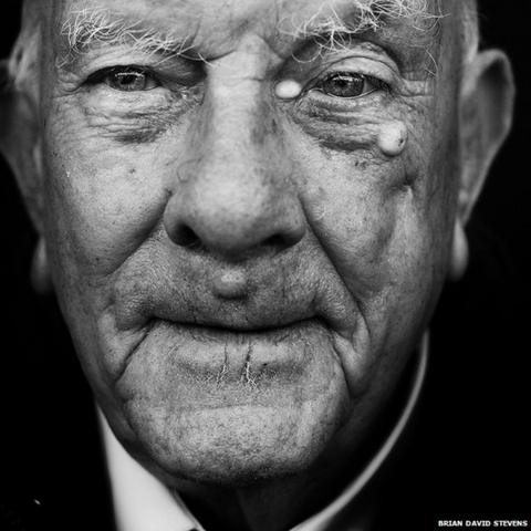Photographer Brian David Stevens' portraits of war veterans - BBC News