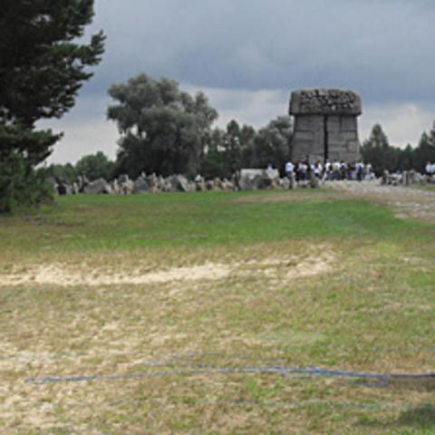 Treblinka: Revealing the hidden graves of the Holocaust - BBC News