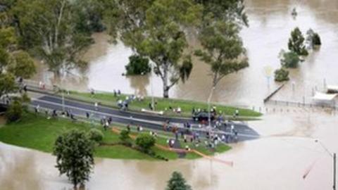 Thousands evacuated from Queensland flooding - BBC News