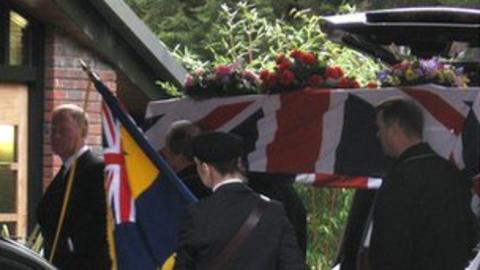 Florence Green: Funeral held for last WWI veteran - BBC News