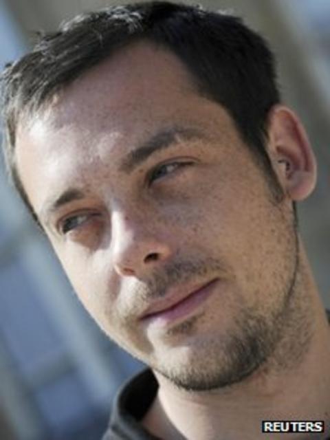 Tributes paid to Sunday Times reporter Marie Colvin - BBC News