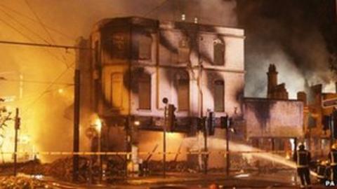 London riots: Man admits starting furniture store fire - BBC News