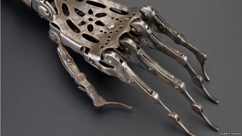 In pictures: Prosthetics through time - BBC News