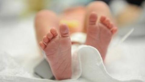 Infancy health risk linked to early birth by research - BBC News