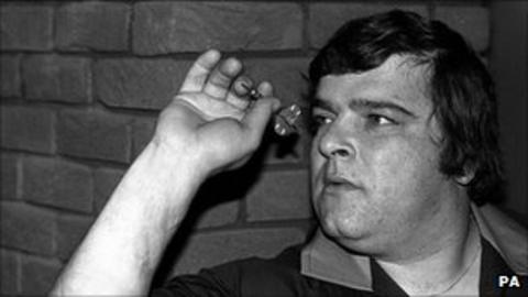Jocky Wilson: Darts ace funeral held in Fife - BBC News