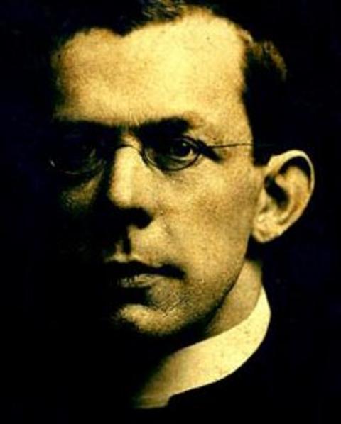 Rossall School remembers Titanic hero Father Thomas Byles - BBC News