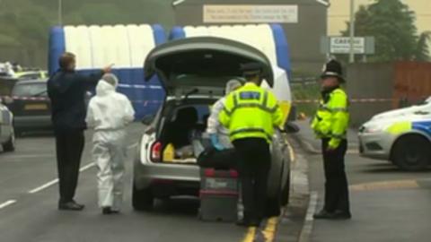 Maesteg murder: Police continue hunt for double-stab killer - BBC News