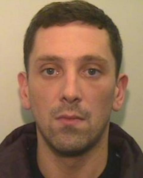 Manchester Airport escapee Anthony Morrison 'a risk' - BBC News