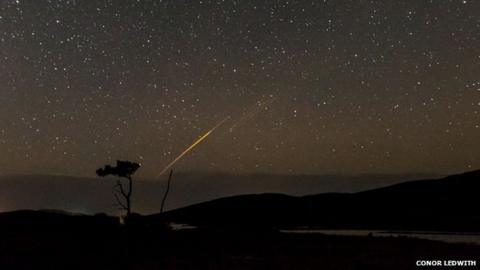 'Meteors' sighted in skies across UK - BBC News
