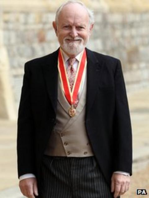 Sir Richard Stilgoe knighted at Windsor Castle - BBC News